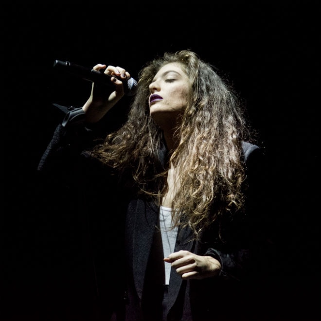 Watch Lorde Cover Kanye West's "Flashing Lights" & Bon Iver's "Heavenly ...