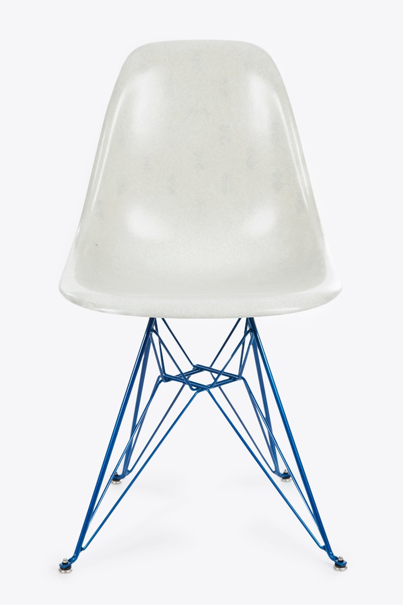 colette et Blackrainbow Se Posent Sur Une Chaise Modernica | Hypebeast