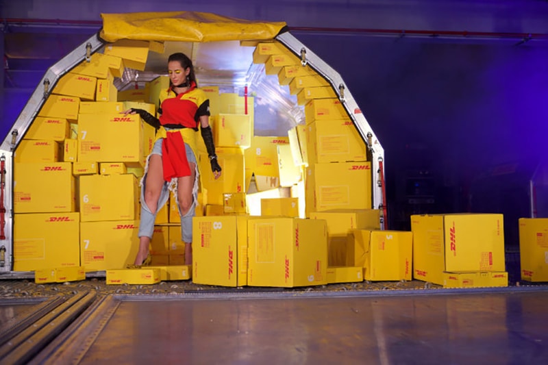 Un Aéroport Pour Le Défilé Vetements x DHL | Hypebeast