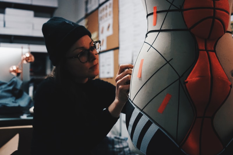 Exclu : On Vous Présente L'Œuvre Mode De L'Exposition Trajectoire Entre ...