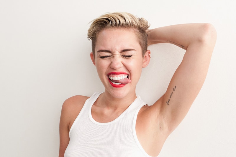 Miley Cyrus 再次造访 Terry Richardson 摄影室拍摄全新造型照 | Hypebeast