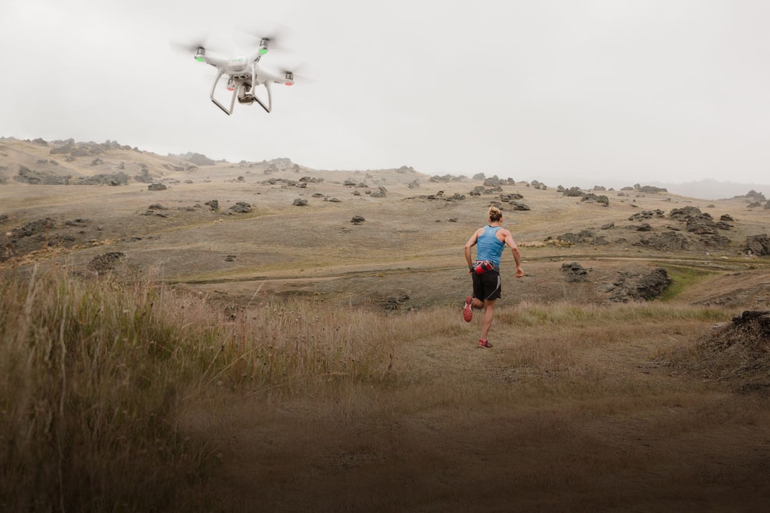 DJI 发布 Phantom 4 智能航拍无人机 | Hypebeast