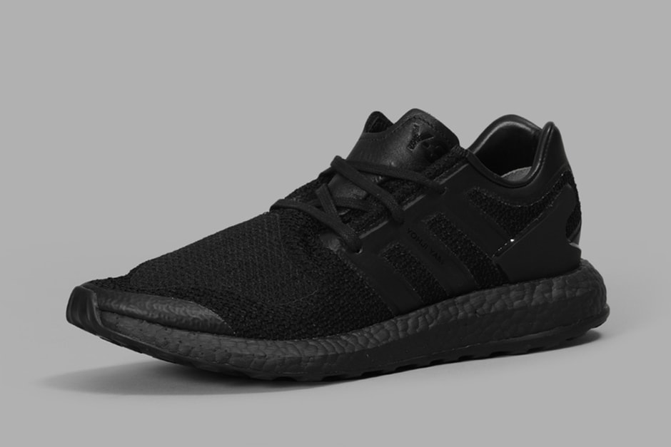 Y-3 PureBOOST 全新「Triple Black」配色发售日期确定 | Hypebeast