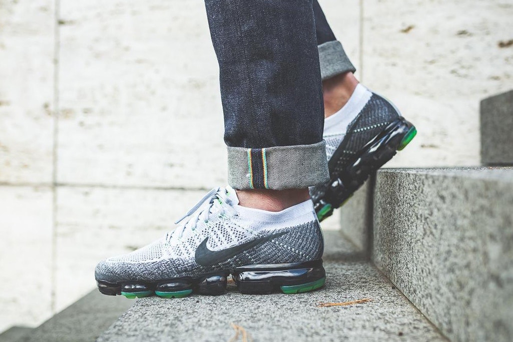 Nike Air VaporMax 全新「Neon」配色上脚一览 | Hypebeast