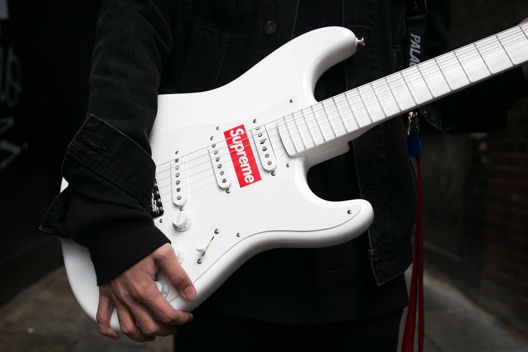直击 Supreme x Fender Stratocaster 联名吉他伦敦发售现场 | Hypebeast