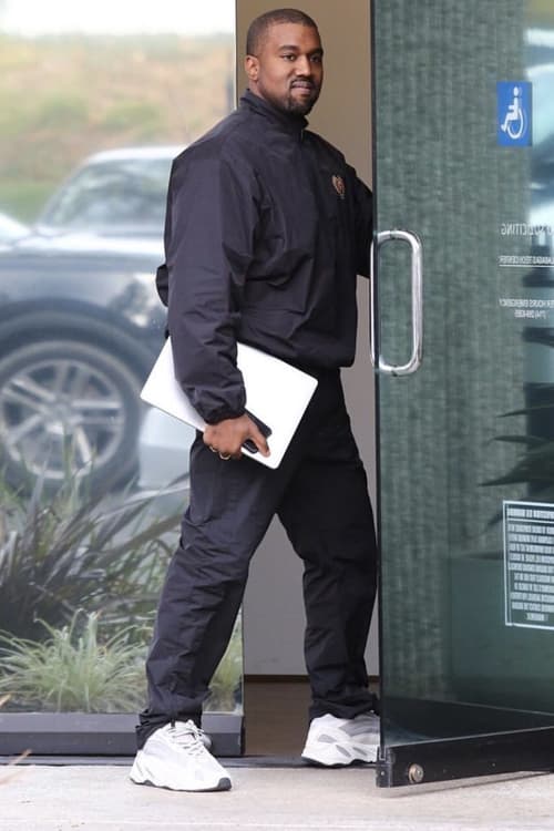 Kanye West 再度曝光疑似 YEEZY BOOST 700 Wave Runner 全新 V2 版本 | Hypebeast