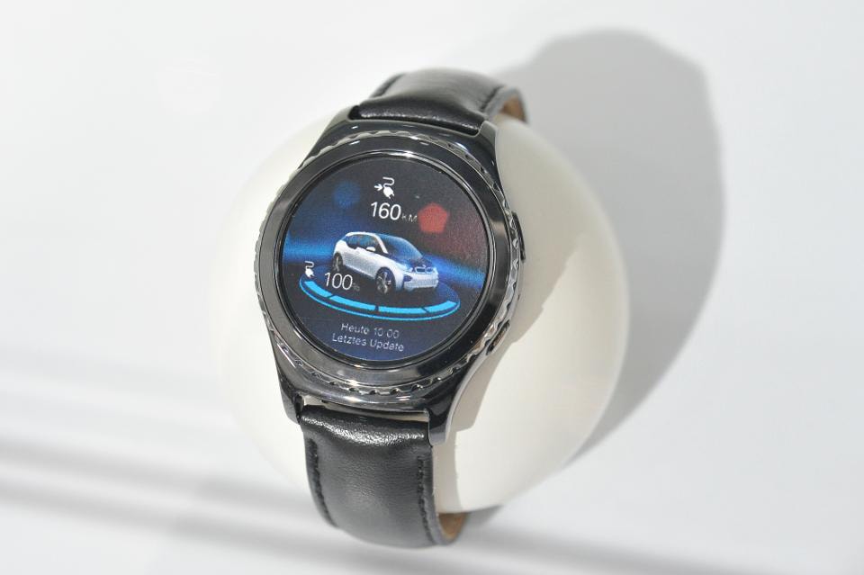 Fossil 將於 2019 年推出 BMW 智能腕錶 | HYPEBEAST