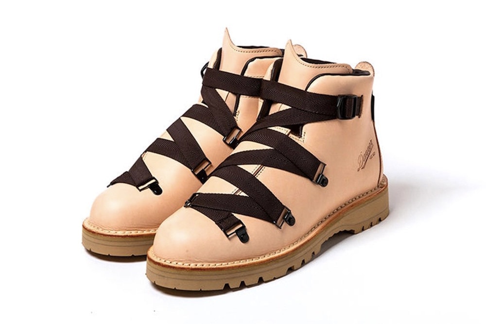 meanswhile x Danner Mountain Light「Harness」全新联名靴款 | Hypebeast
