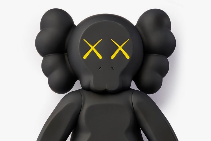 KAWS 推出全新 20 周年系列「面部朝下」搪胶公仔系列 | Hypebeast