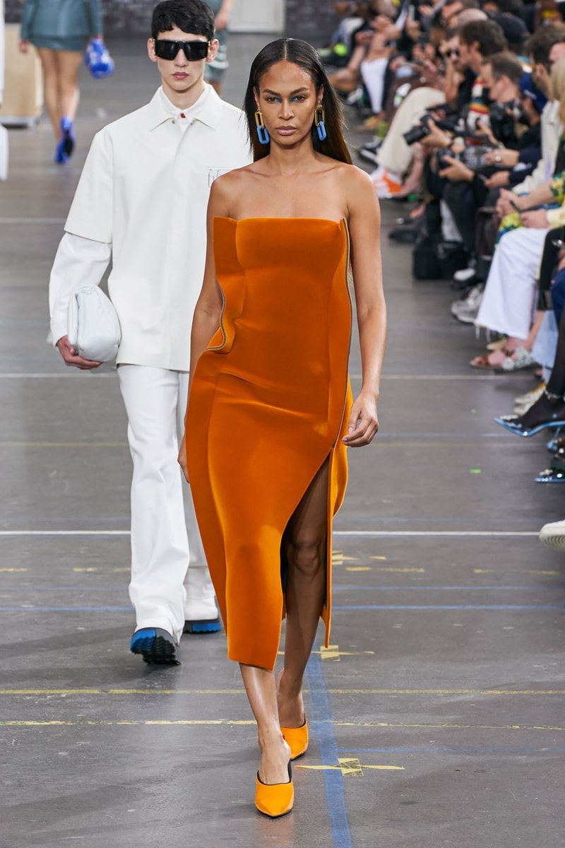 Off-White™ 2021 秋冬系列大秀正式登场 | Hypebeast