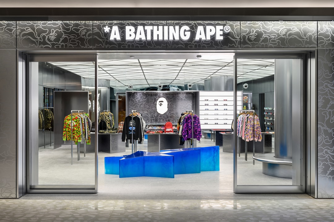 走进 BAPE STORE® 上海前滩太古里全新店铺 | Hypebeast