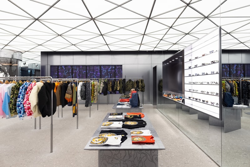 走进 BAPE STORE® 上海前滩太古里全新店铺 | Hypebeast