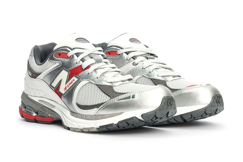 New Balance 2002R 全新配色「Metallic Silver/Red」正式登场 | Hypebeast