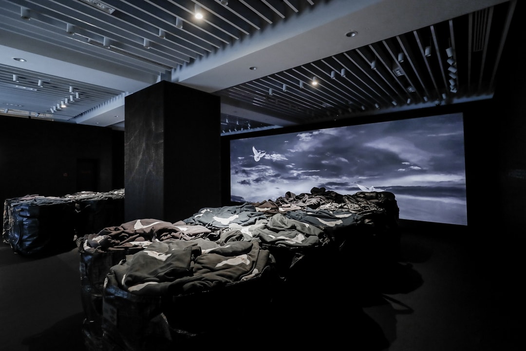 YZY GAP 产品将于明日正式登陆 GAP 上海 863 旗舰店 | Hypebeast