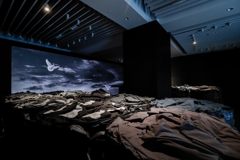 YZY GAP 产品将于明日正式登陆 GAP 上海 863 旗舰店 | Hypebeast