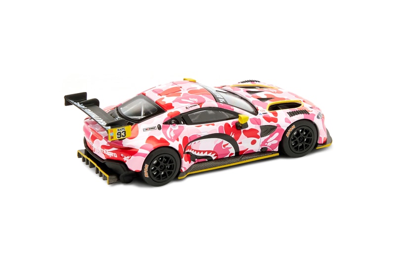BAPE® x ASTON MARTIN GT3 联名模型车即将登场 | Hypebeast