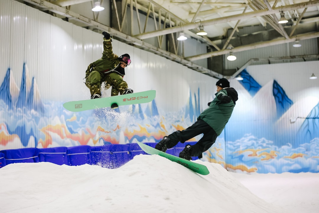 ACU 携手滑雪品牌 VE 打造全新跨界联名系列 | Hypebeast