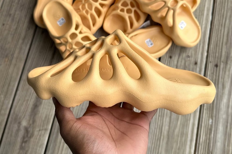 adidas YEEZY 450 Slide Yellow Iteration Close-up Image First Exposure ...