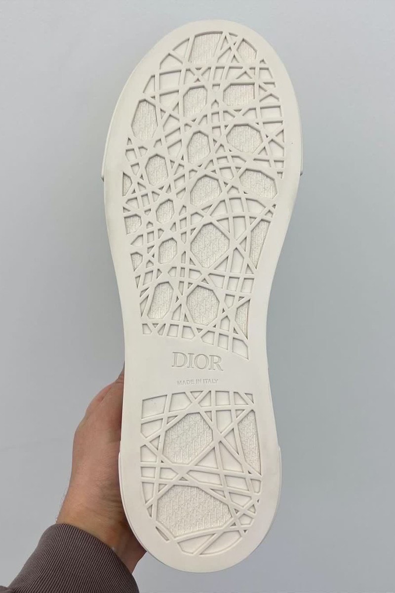 率先近赏 Dior 全新鞋款 B33 冬季蓝白配色 | Hypebeast