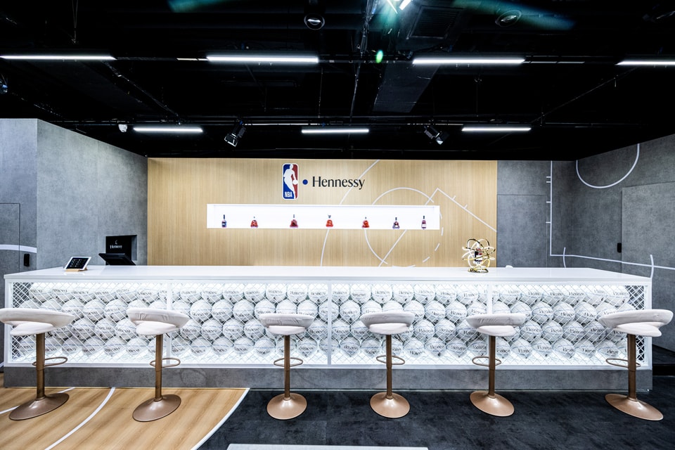 走进 Hennessy x NBA 上海限时体验空间 | Hypebeast