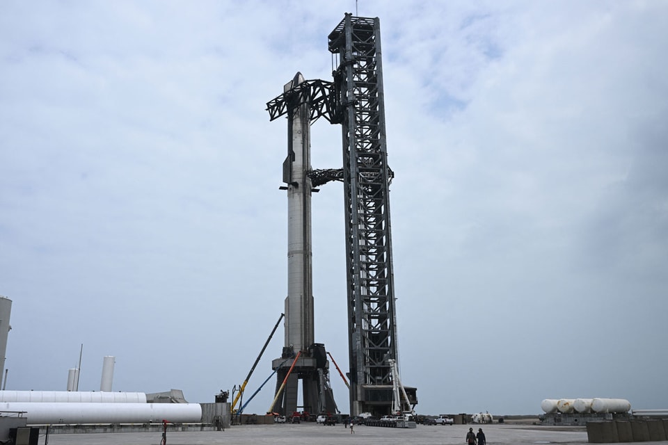SpaceX's latest rocket test exploded and disintegrated 4 minutes after ...