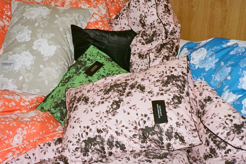 Magniberg 携手英国设计师 Jonathan Saunders 打造联名系列 - 文心AIGC