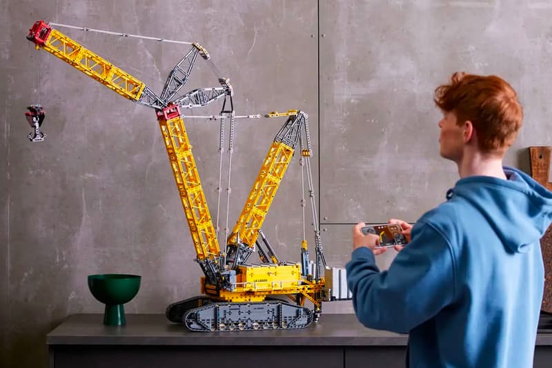 LEGO 正式推出 Liebherr 履带式起重机「可遥控」全新积木模型 | Hypebeast