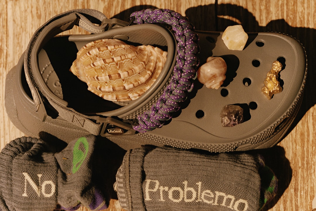 Crocs 首次携手 Aries 推出全新联名鞋款 | Hypebeast
