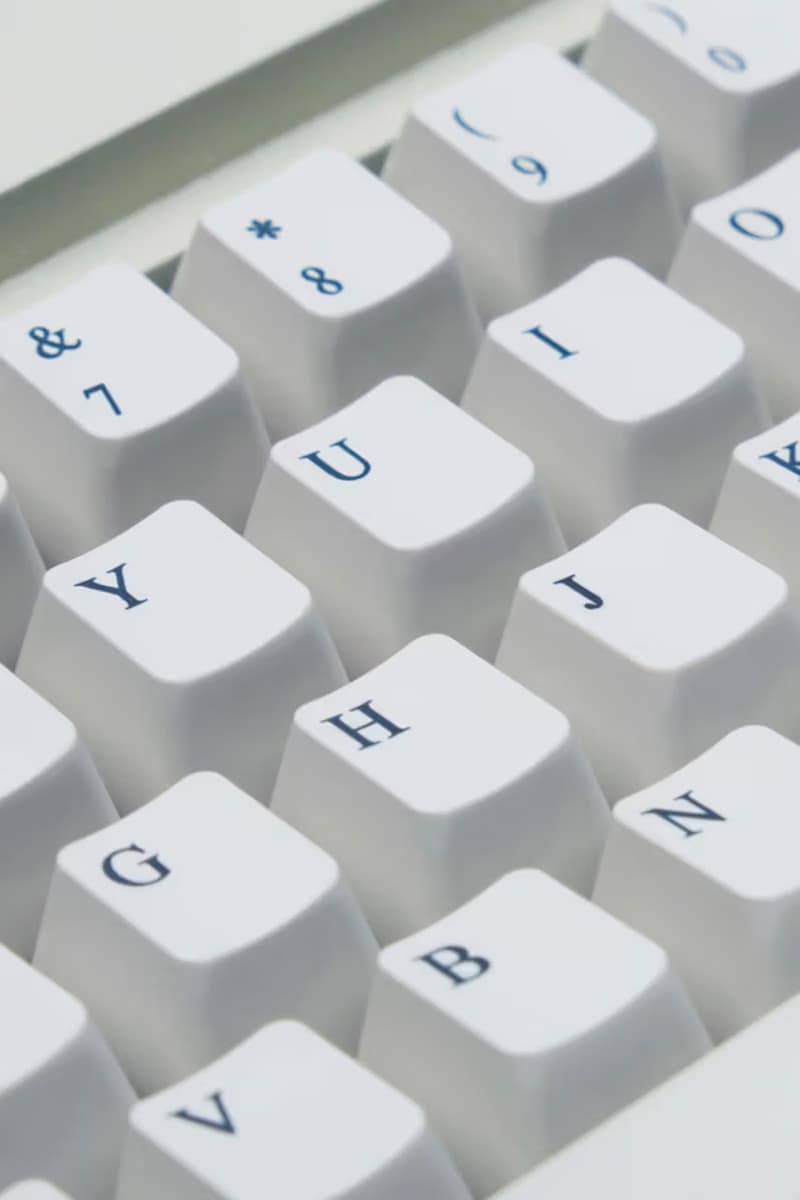 JJJJound 推出要价 $650 美元的复古电脑键盘 | Hypebeast