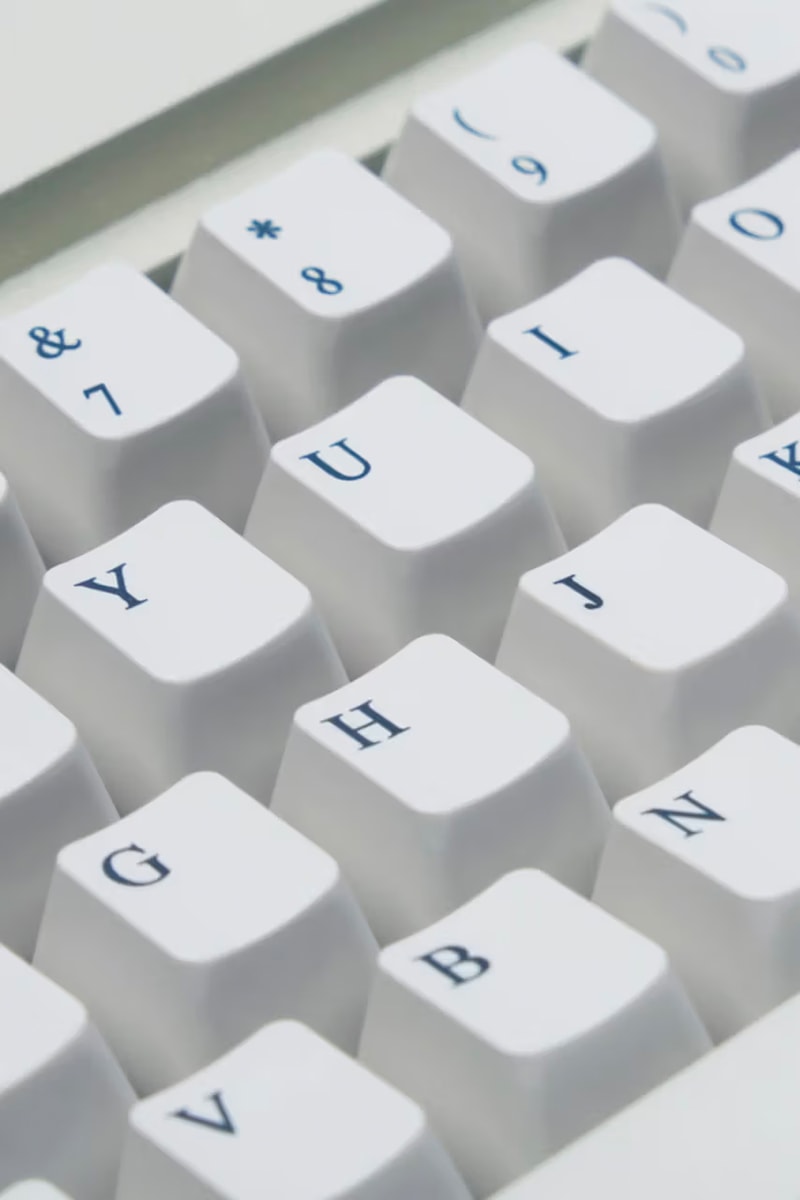 JJJJound 推出要价 $650 美元的复古电脑键盘 | Hypebeast