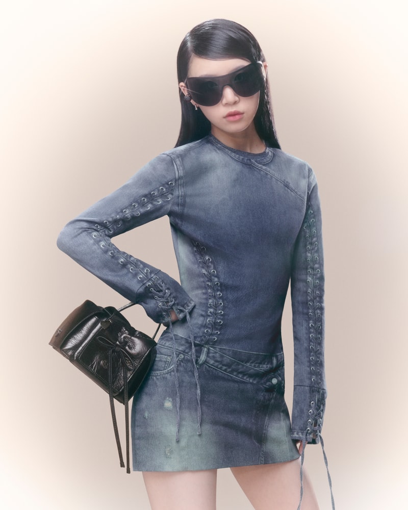 全新韩国女团 ILLIT 出镜演绎 Acne Studios 2024 春夏系列形象大片 | Hypebeast