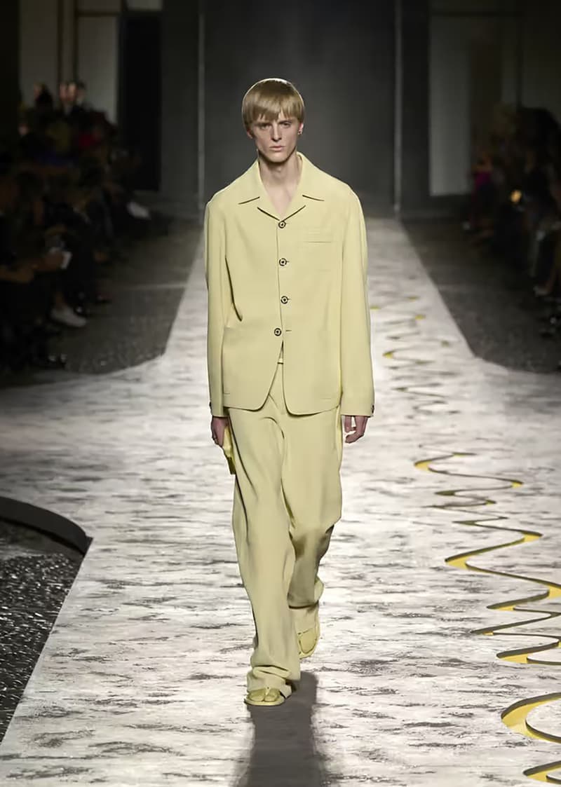 Versace 发布 2025 春夏系列大秀 | Hypebeast