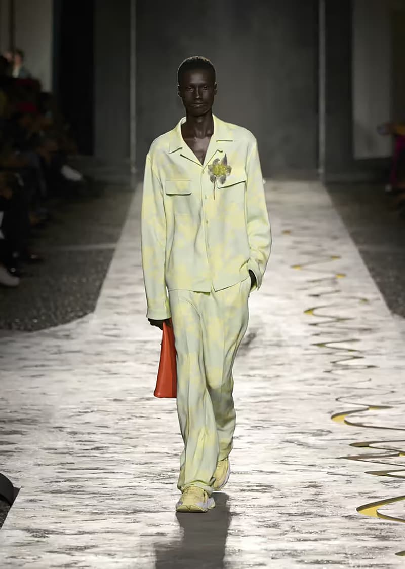 Versace 发布 2025 春夏系列大秀 | Hypebeast