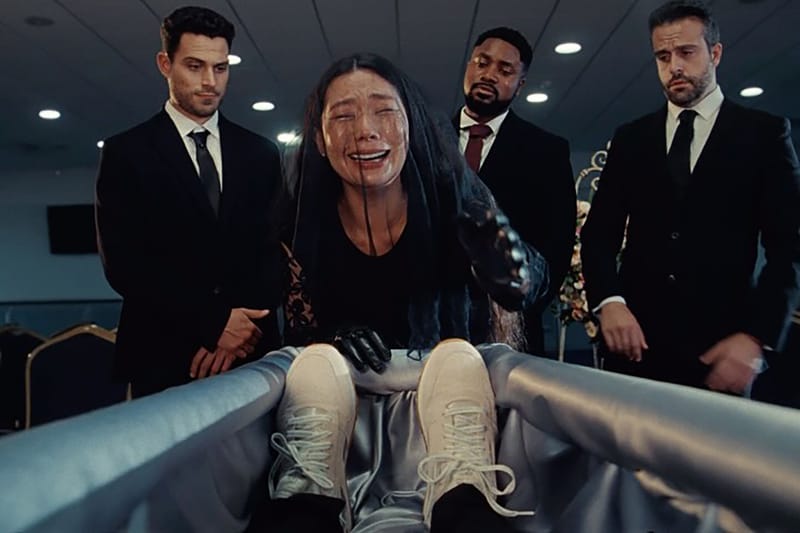 Denim Tears 首次携手 Marc Jacobs 打造最新联名托特包 | Hypebeast