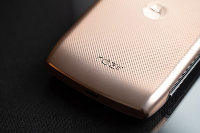 Motorola Debuts New razr in Rose Gold at NYFW | Hypebae