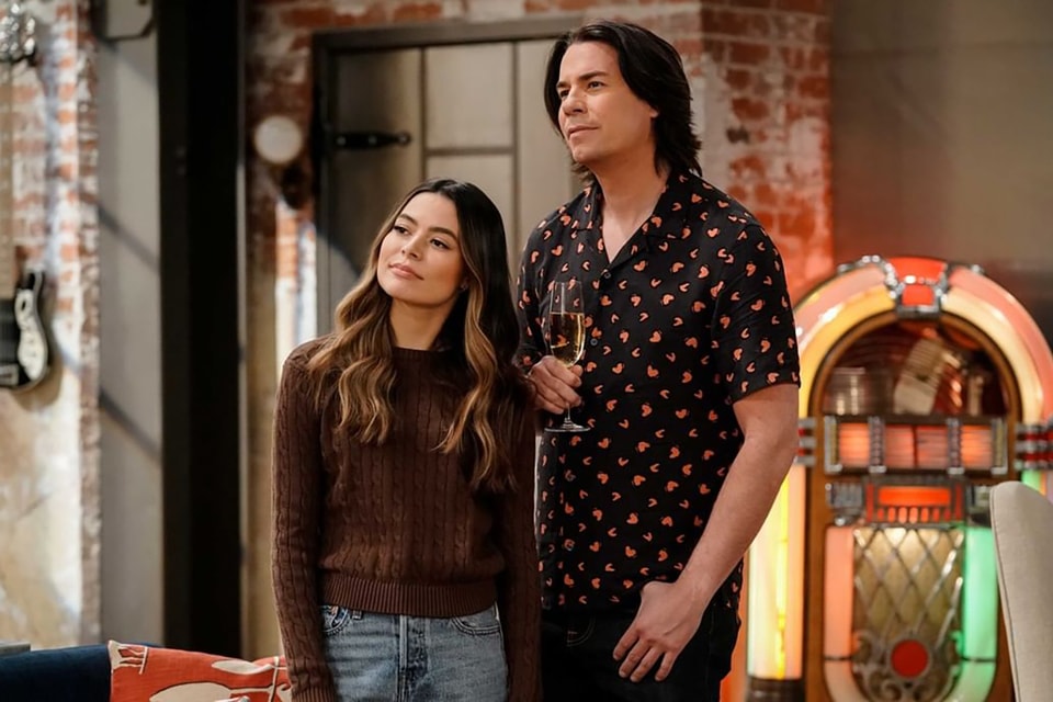 Jerry Trainor And Miranda Cosgrove Theslap.com Miranda Cosgrove,
