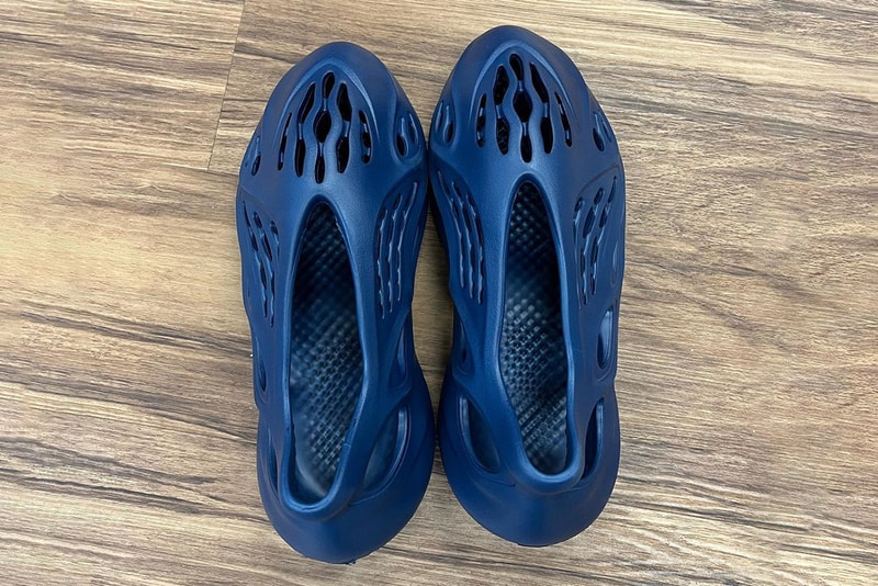 YEEZY FOAM RNNR "Navy" First Look Images | Hypebae