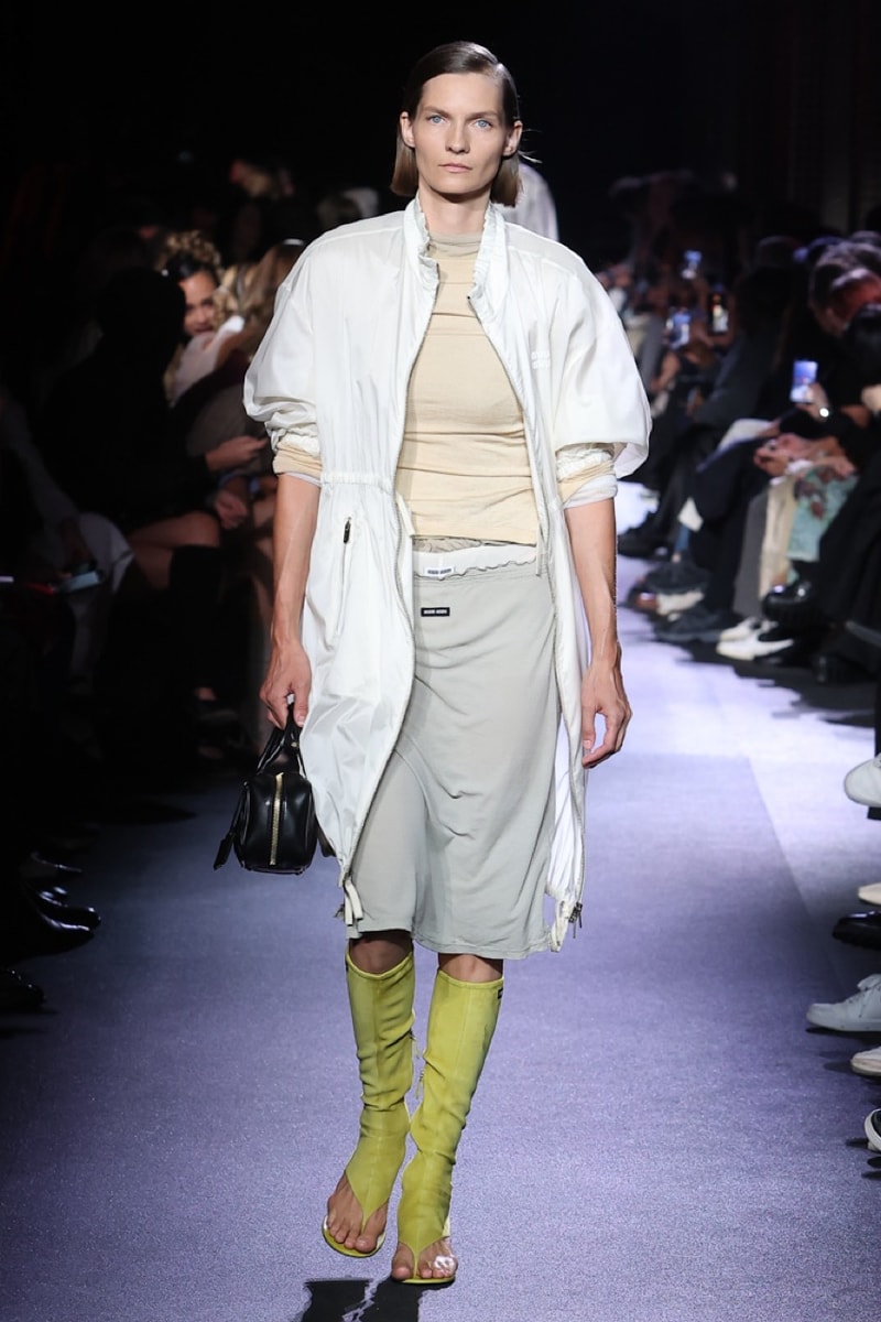 Bella Hadid and FKA Twigs Walk Miu Miu SS23 | Hypebae