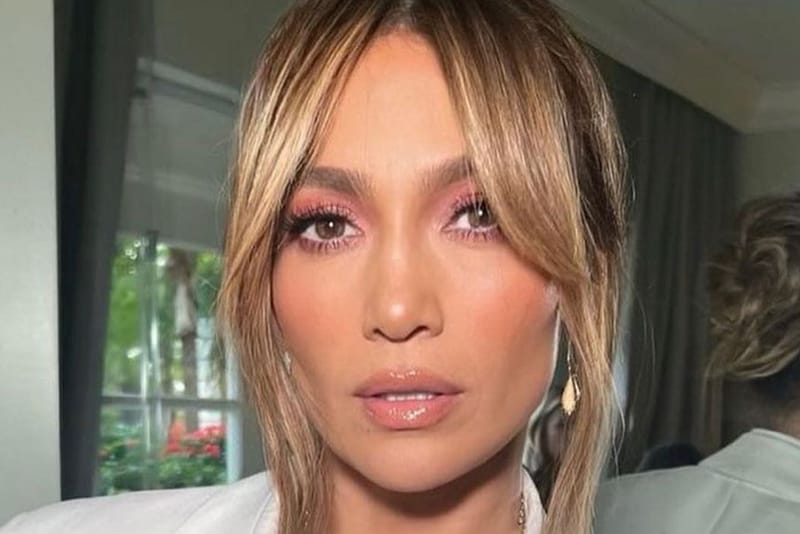 Mary Phillips Shares Celeb Overlined Lips Trick | Hypebae