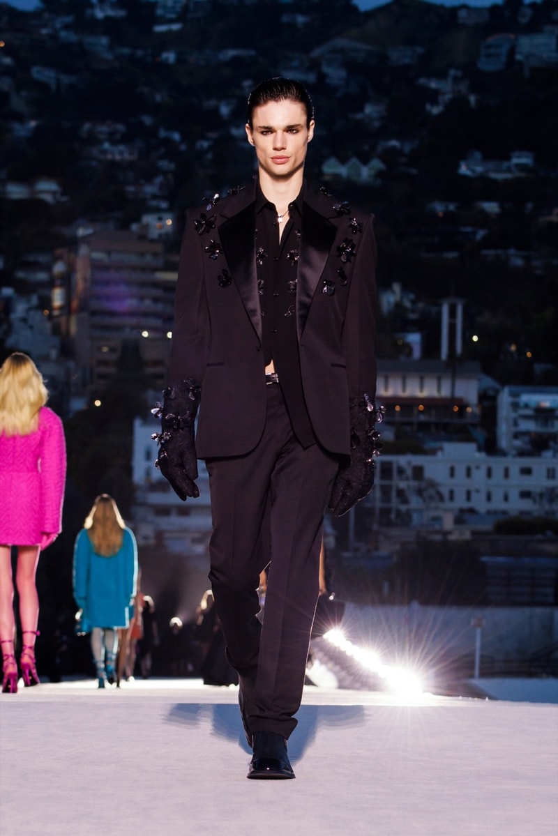 Versace's FW23 Fashion Show in Los Angeles | Hypebae