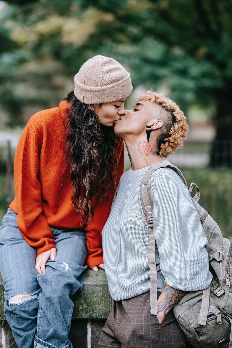 3 Bisexual Women Debunk Bi Stereotypes Her App Hypebae