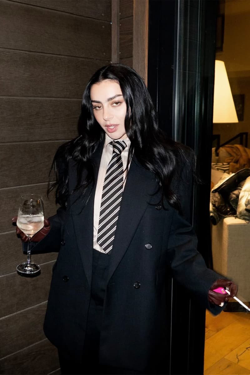 Charli XCX Pakai YSL Beauty di Premiere The Moment | Hypebae