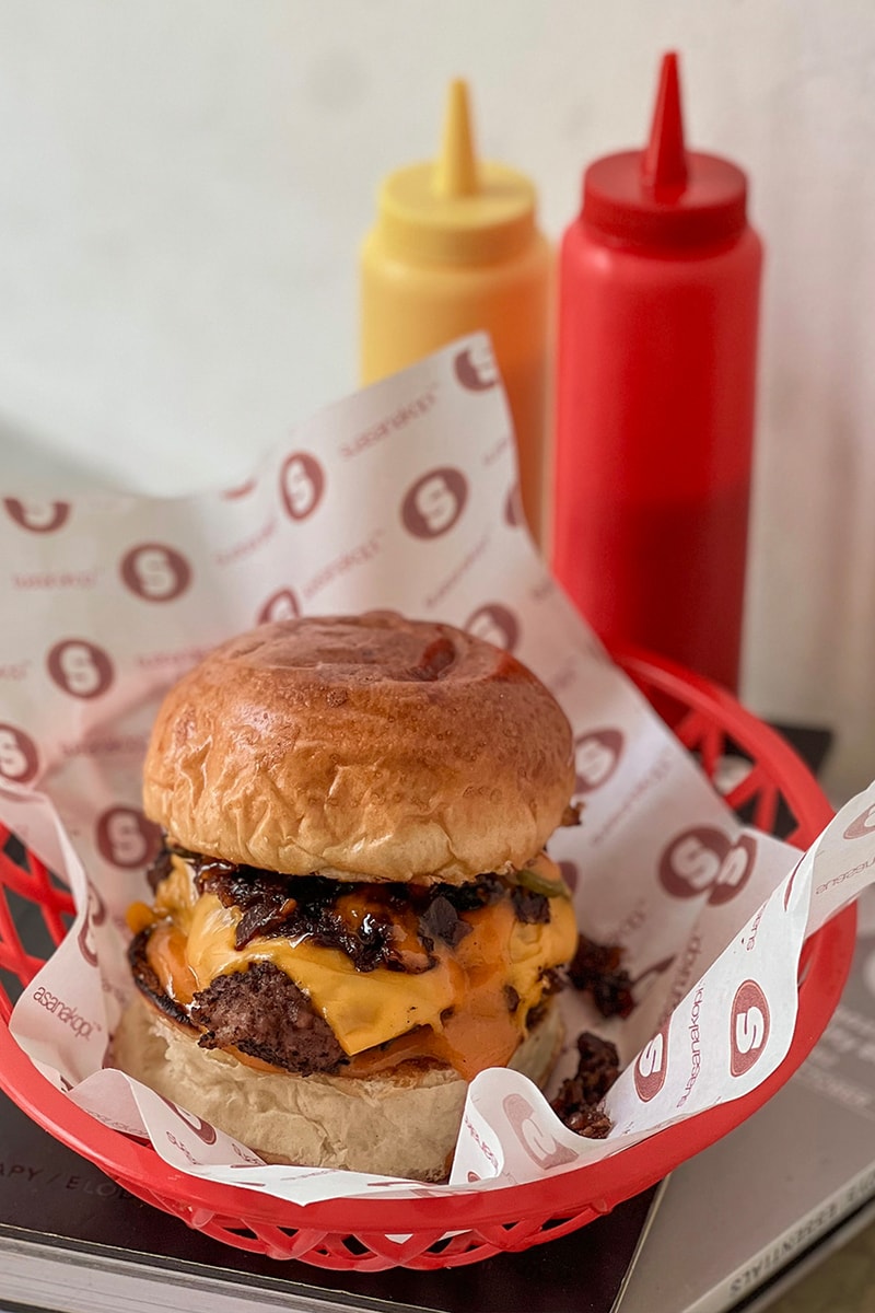 Suasanakopi dan Supper Sajikan Coffee-Based Burger dan Merch Eksklusif ...