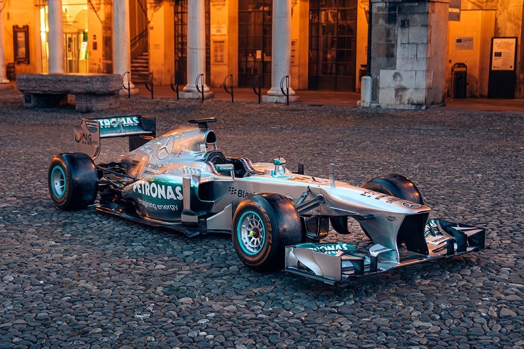 Sotheby’s Bakal Lelang Mobil Kemenangan Perdana Lewis Hamilton di F1 | Hypebeast