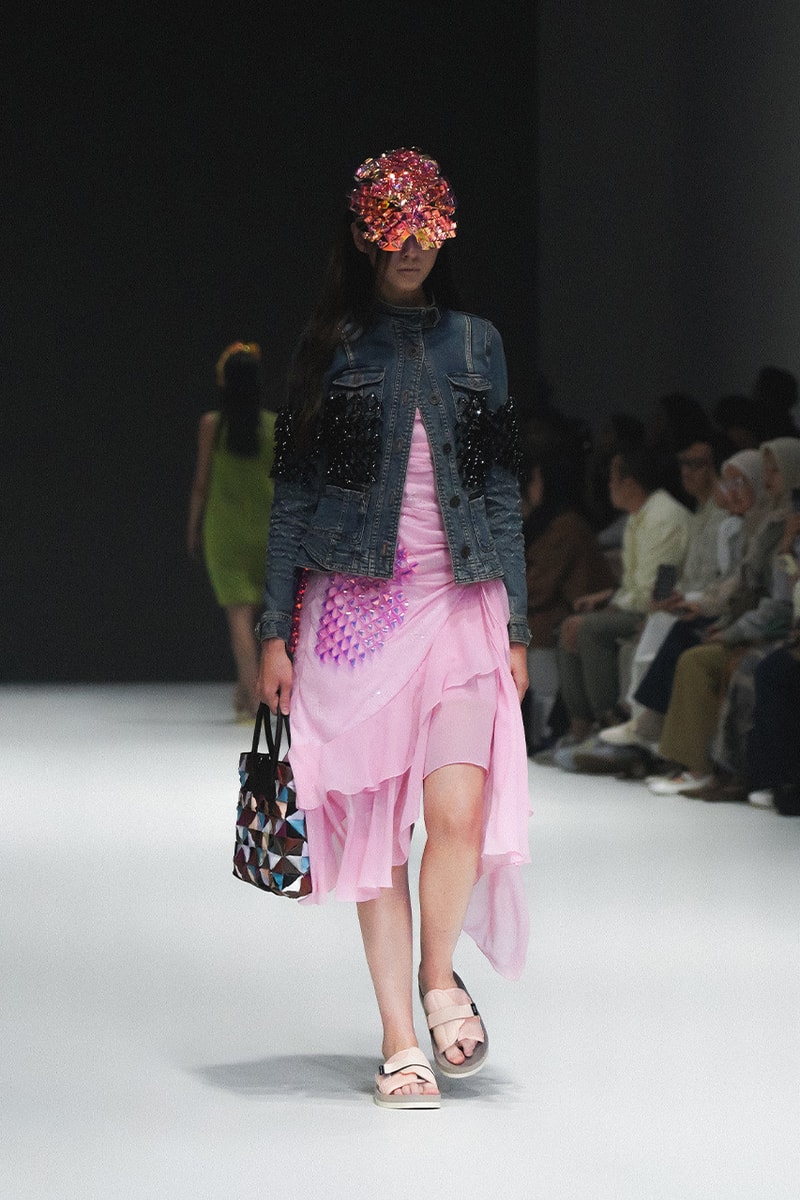 Hijack Sandals Team Up Bareng BYO Buat Runway di JFW Dewi Fashion ...