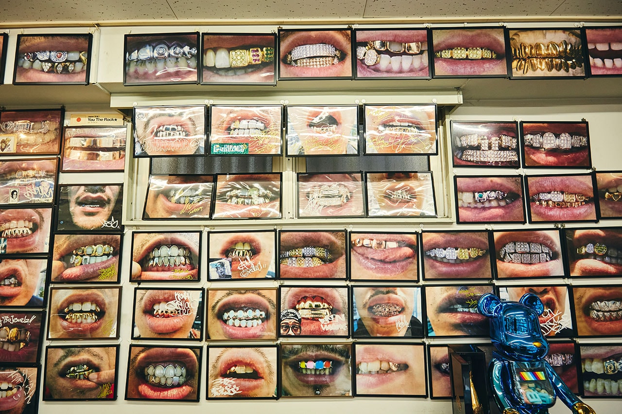 ドッグスがグリルズ ジュエルズとのコラボジュエリーを2日間限定販売 | Hypebeast.JP