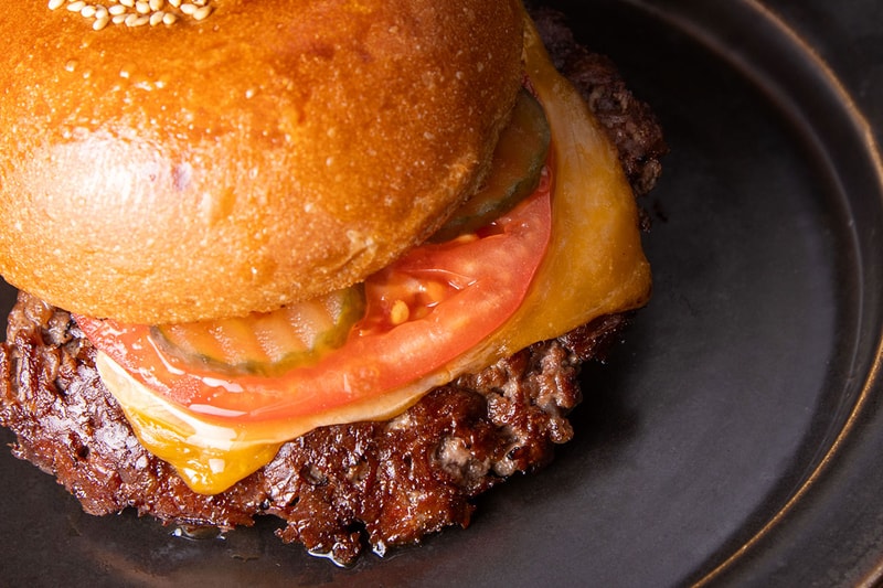 バーガー・シー・ロートと恵比寿ブラッカウズのコラボバーガーに迫る | Hypebeast.JP