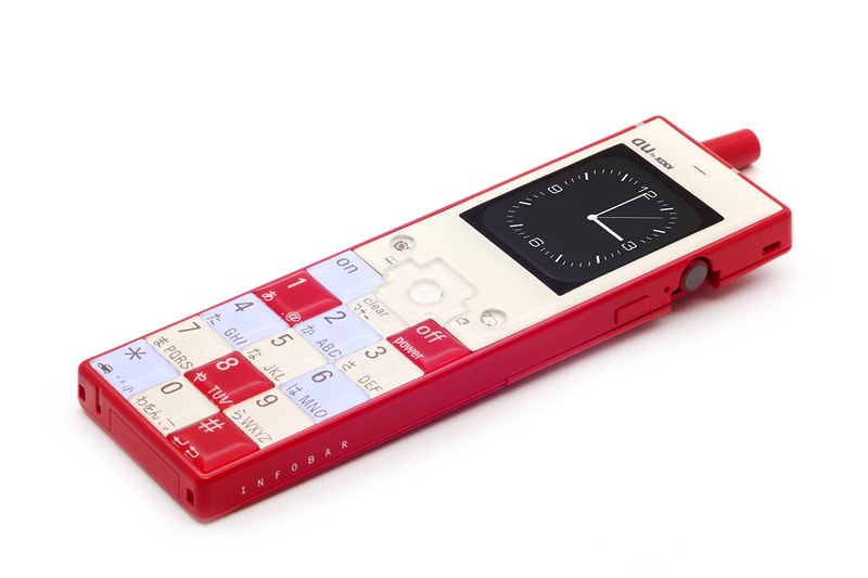 伝説のケータイ インフォバーがアップルウォッチケースとして蘇る | Hypebeast.JP