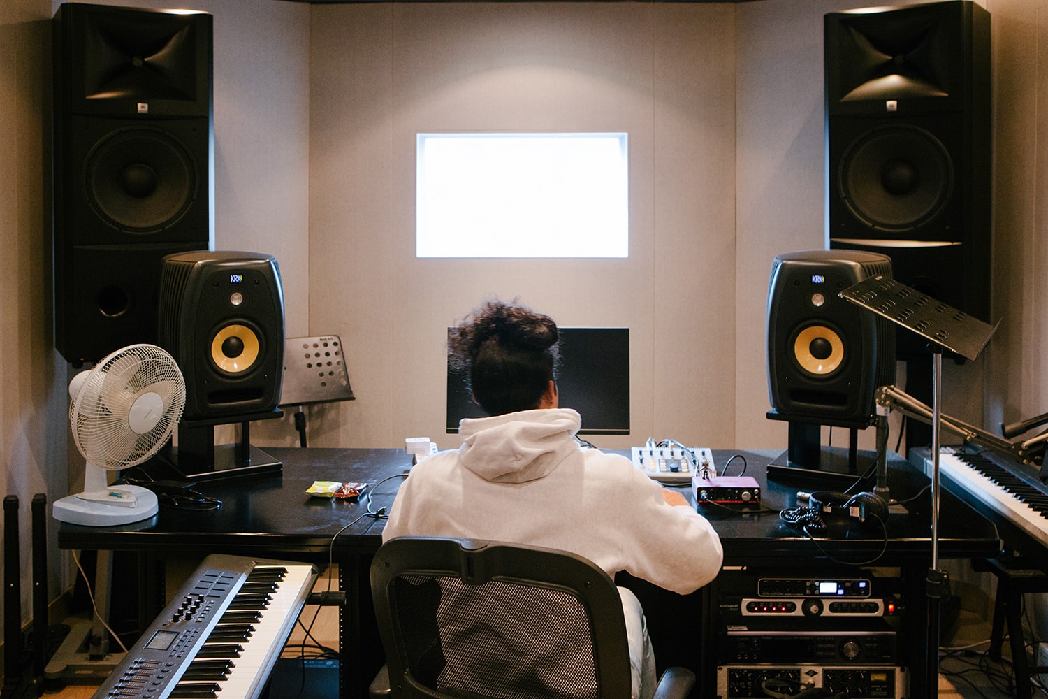 김심야 & 디샌더스 '매뉴얼' 인터뷰 2017 | HYPEBEAST.KR | 하입비스트