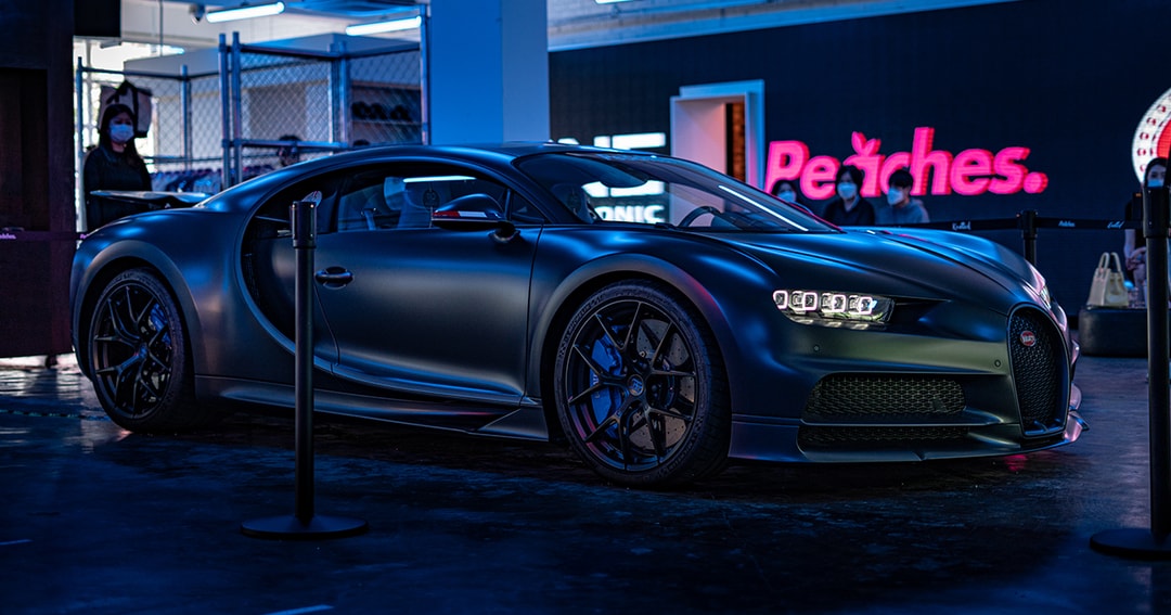 피치스, 전 세계 20대뿐인 부가티 시론 스포츠 110 Ans 에디션 전시 중 | Hypebeast.KR | 하입비스트